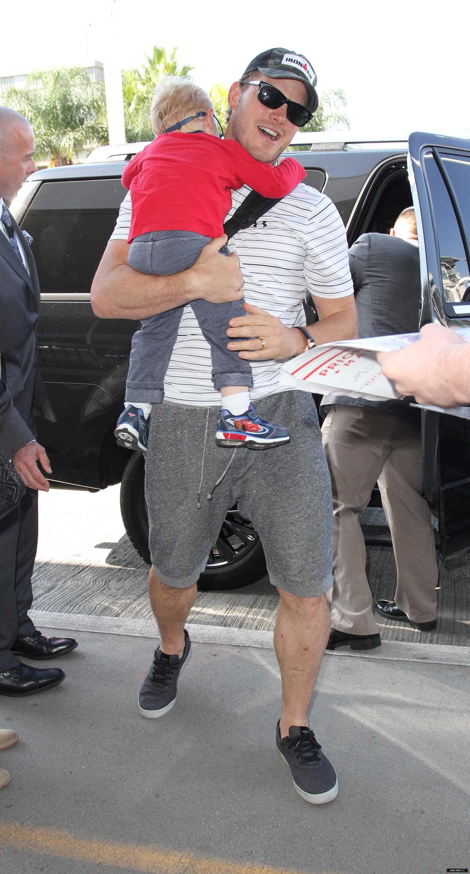 April 14: At LAX Airport - 0969 - Chris Pratt Fan | Your best online ...
